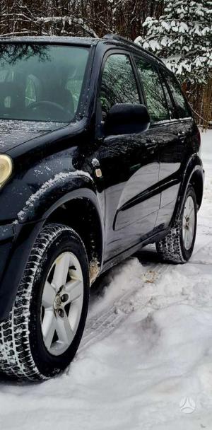 Black Toyota RAV4 2005 in Vilnius, with an engine capacity of 2.00 L and mileage of 324 thousand km for 3750 €, photo 26 on AUTOMOTO.COM.LV