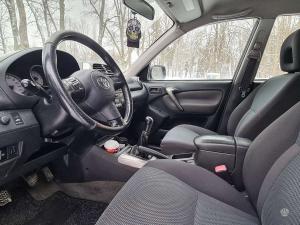 Black Toyota RAV4 2005 in Vilnius, with an engine capacity of 2.00 L and mileage of 324 thousand km for 3750 €, photo 28 on AUTOMOTO.COM.LV