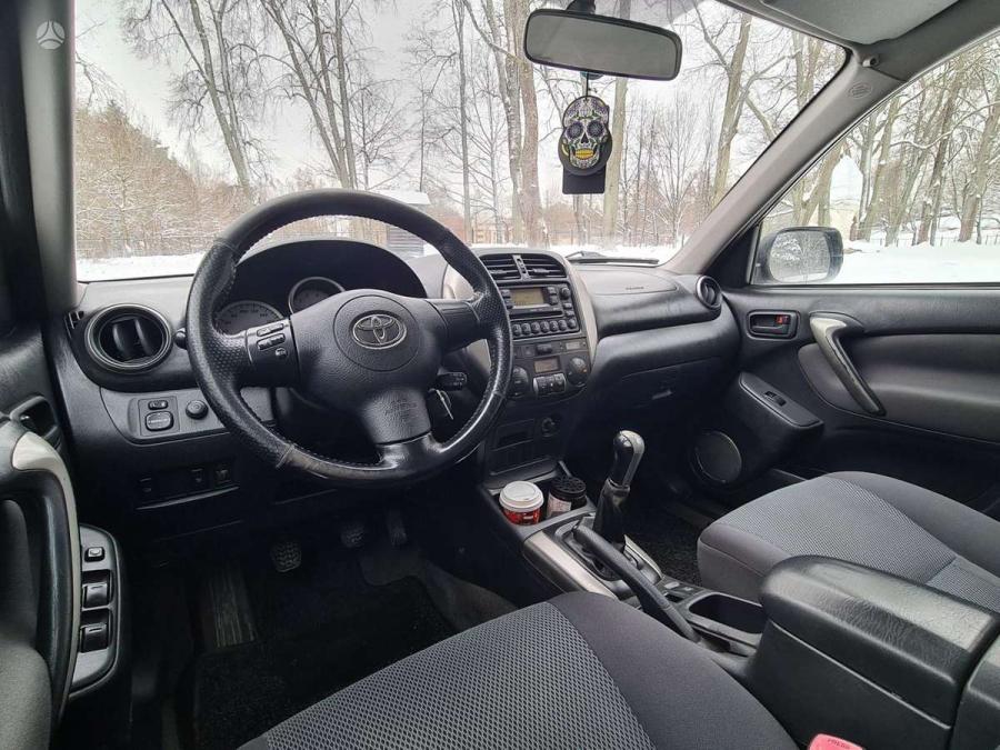 Black Toyota RAV4 2005 in Vilnius, with an engine capacity of 2.00 L and mileage of 324 thousand km for 3750 €, photo 29 on AUTOMOTO.COM.LV