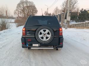 Melns Toyota RAV4 2005 Šauļi, ar dzinēja tilpumu 2.00 L un nobraukumu 320 tūkst. km par 3750 €, foto 4 vietnē AUTOMOTO.COM.LV