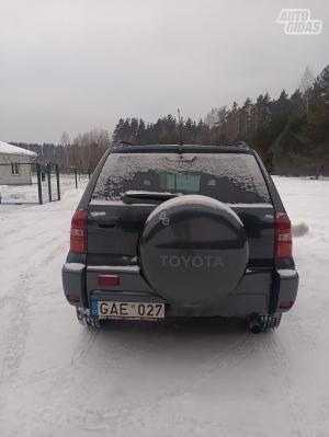 Black Toyota RAV4 2005 in Varena, with an engine capacity of 2.00 L and mileage of 269 thousand km for 3150 €, photo 4 on AUTOMOTO.COM.LV
