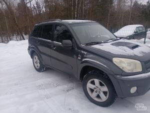 Black Toyota RAV4 2005 in Varena, with an engine capacity of 2.00 L and mileage of 269 thousand km for 3150 €, photo 5 on AUTOMOTO.COM.LV