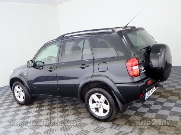 Melns Toyota RAV4 2005 Tallina, ar dzinēja tilpumu 2.00 L un nobraukumu 153 tūkst. km par 3699 €, foto 4 vietnē AUTOMOTO.COM.LV