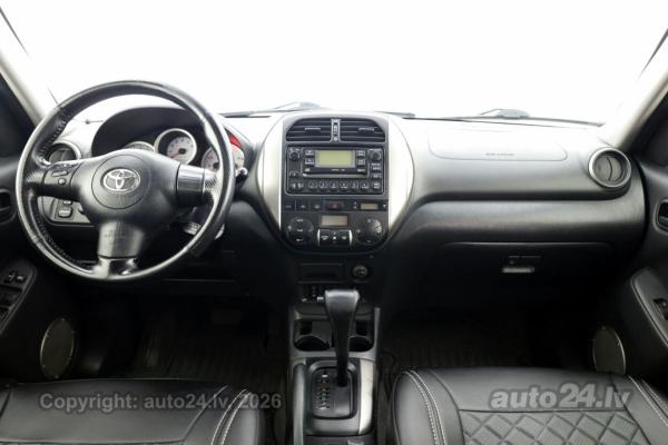 Melns Toyota RAV4 2005 Tallina, ar dzinēja tilpumu 2.00 L un nobraukumu 153 tūkst. km par 3699 €, foto 5 vietnē AUTOMOTO.COM.LV