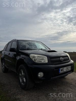 Melns Toyota RAV4 2005 Bauska, ar dzinēja tilpumu 2.00 L un nobraukumu 334 tūkst. km par 2500 €, foto  vietnē AUTOMOTO.COM.LV