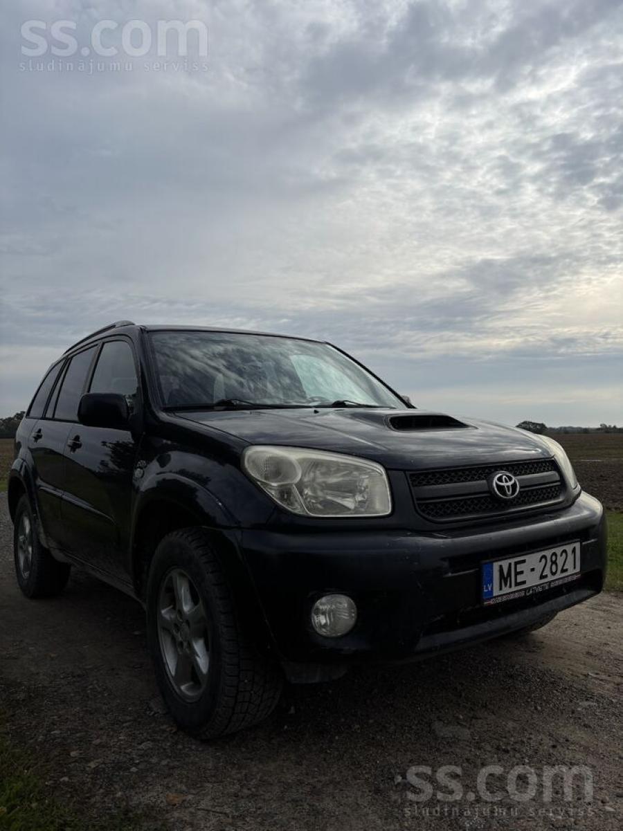Black Toyota RAV4 2005 in Bauska, with an engine capacity of 2.00 L and mileage of 334 thousand km for 2500 €, photo 1 on AUTOMOTO.COM.LV