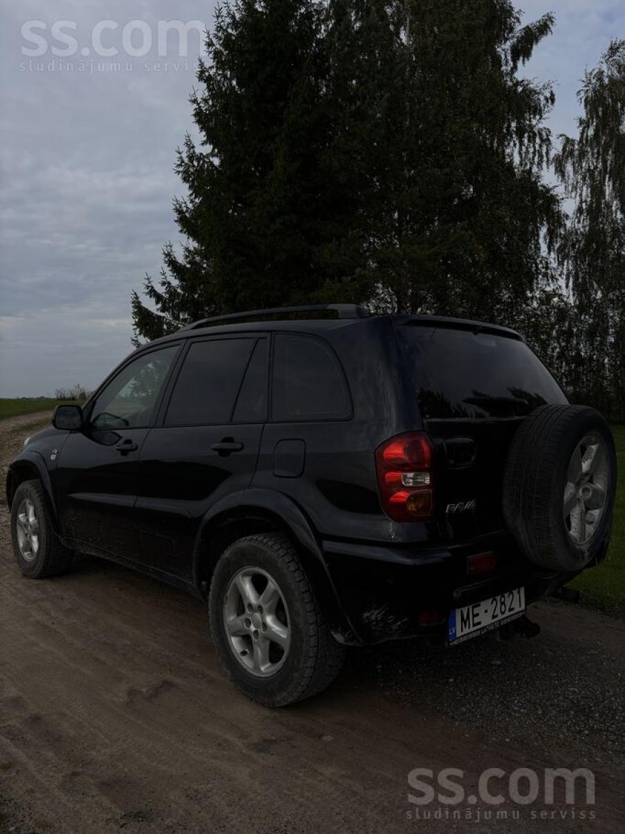 Black Toyota RAV4 2005 in Bauska, with an engine capacity of 2.00 L and mileage of 334 thousand km for 2500 €, photo 3 on AUTOMOTO.COM.LV