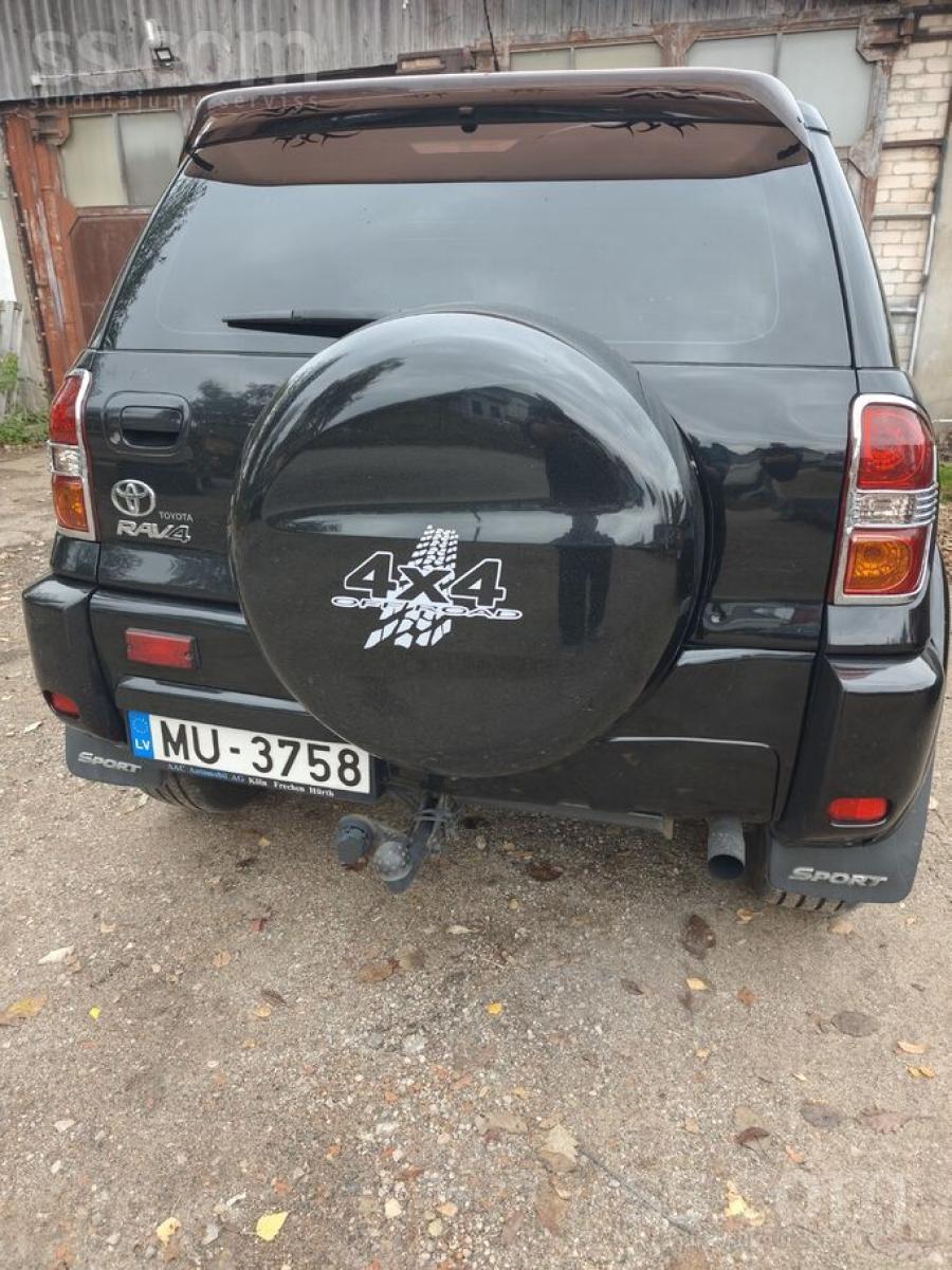 Black Toyota RAV4 2005 in Jelgava, with an engine capacity of 2.00 L and mileage of 264 thousand km for 3950 €, photo 5 on AUTOMOTO.COM.LV