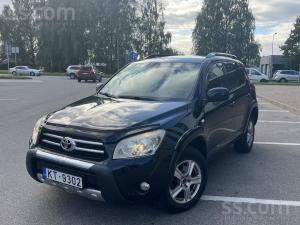 Melns Toyota RAV4 2006 Rīga, ar dzinēja tilpumu 2.20 L un nobraukumu 329 tūkst. km par 3300 €, foto  vietnē AUTOMOTO.COM.LV