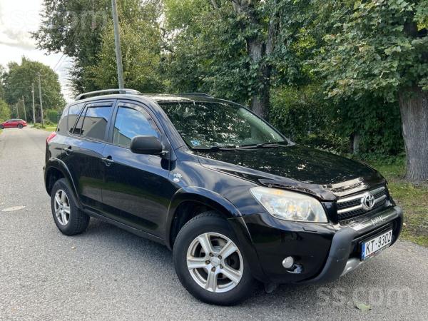 Melns Toyota RAV4 2006 Rīga, ar dzinēja tilpumu 2.20 L un nobraukumu 329 tūkst. km par 3300 €, foto 2 vietnē AUTOMOTO.COM.LV