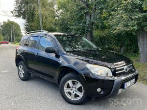Black Toyota RAV4 2006 in Riga, with an engine capacity of 2.20 L and mileage of 329 thousand km for 3300 €, photo 2 on AUTOMOTO.COM.LV