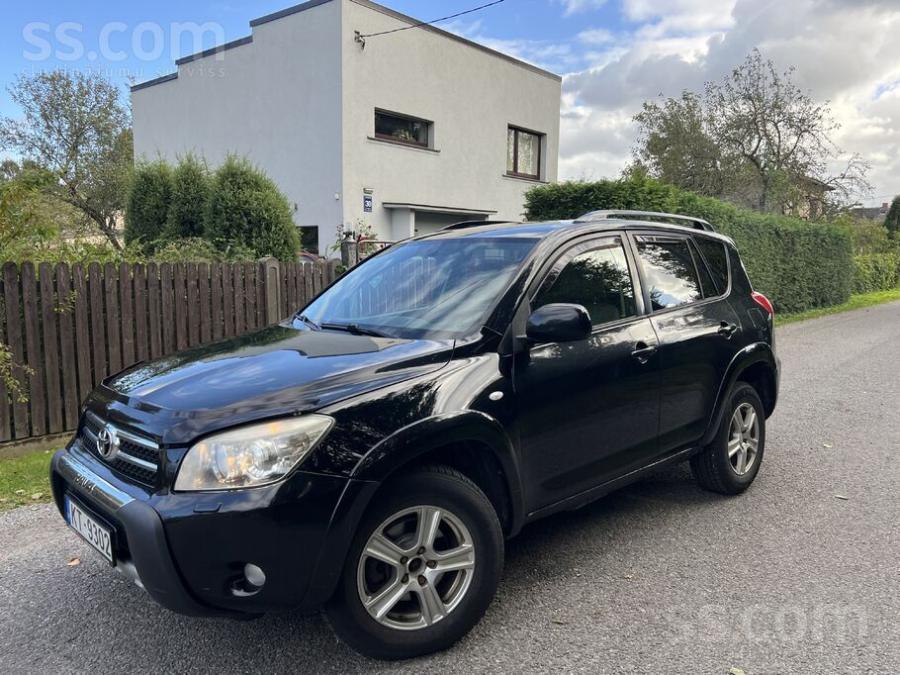 Black Toyota RAV4 2006 in Riga, with an engine capacity of 2.20 L and mileage of 329 thousand km for 3300 €, photo 3 on AUTOMOTO.COM.LV