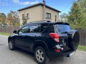Black Toyota RAV4 2006 in Riga, with an engine capacity of 2.20 L and mileage of 329 thousand km for 3300 €, photo 5 on AUTOMOTO.COM.LV