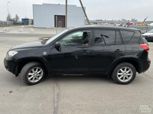 Black Toyota RAV4 2006 in Marijampole, with an engine capacity of 2.20 L and mileage of 282 thousand km for 2950 €, photo 5 on AUTOMOTO.COM.LV