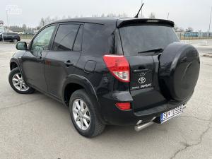 Black Toyota RAV4 2006 in Marijampole, with an engine capacity of 2.20 L and mileage of 282 thousand km for 2950 €, photo 6 on AUTOMOTO.COM.LV