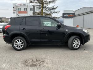 Black Toyota RAV4 2006 in Marijampole, with an engine capacity of 2.20 L and mileage of 282 thousand km for 2950 €, photo 9 on AUTOMOTO.COM.LV