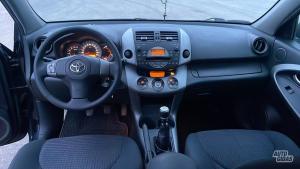 Black Toyota RAV4 2006 in Marijampole, with an engine capacity of 2.20 L and mileage of 282 thousand km for 2950 €, photo 10 on AUTOMOTO.COM.LV