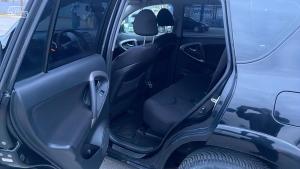 Black Toyota RAV4 2006 in Marijampole, with an engine capacity of 2.20 L and mileage of 282 thousand km for 2950 €, photo 14 on AUTOMOTO.COM.LV