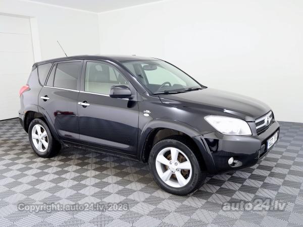 Melns Toyota RAV4 2006 Tallina, ar dzinēja tilpumu 2.20 L un nobraukumu 325 tūkst. km par 2999 €, foto 1 vietnē AUTOMOTO.COM.LV