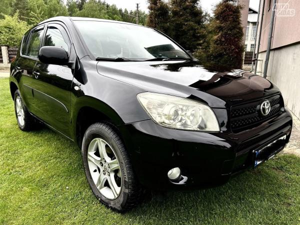Black Toyota RAV4 2006 in Vilnius, with an engine capacity of 2.20 L and mileage of 300 thousand km for 4590 €, photo 2 on AUTOMOTO.COM.LV