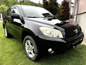 Black Toyota RAV4 2006 in Vilnius, with an engine capacity of 2.20 L and mileage of 300 thousand km for 4590 €, photo 3 on AUTOMOTO.COM.LV