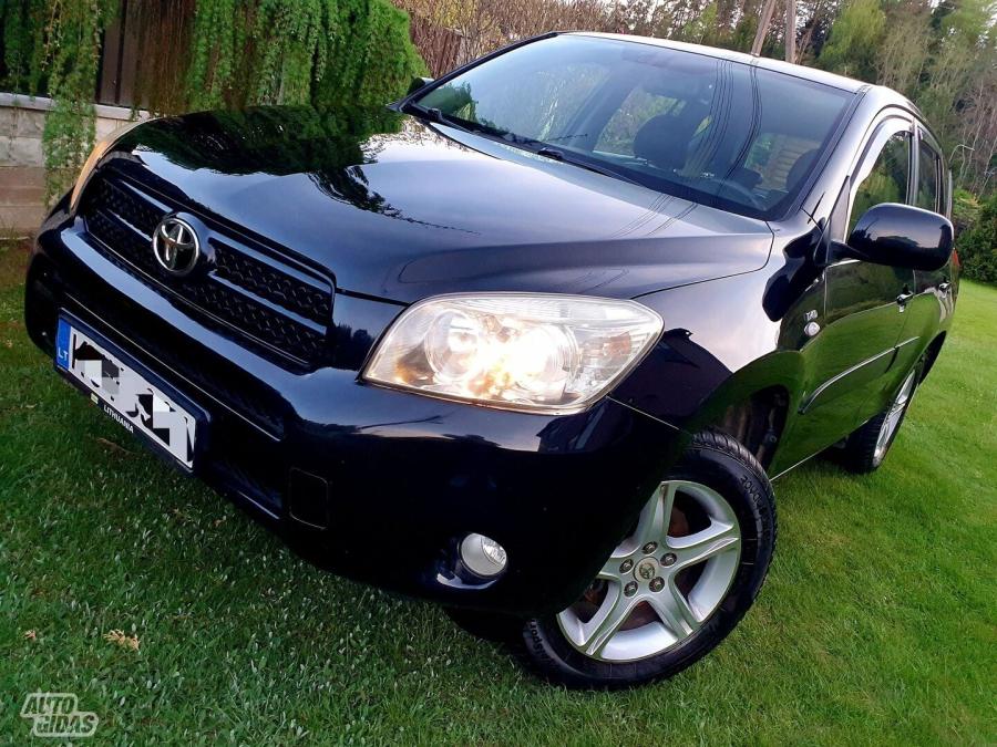 Black Toyota RAV4 2006 in Vilnius, with an engine capacity of 2.20 L and mileage of 300 thousand km for 4590 €, photo 16 on AUTOMOTO.COM.LV