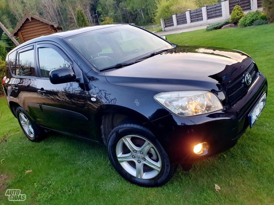 Black Toyota RAV4 2006 in Vilnius, with an engine capacity of 2.20 L and mileage of 300 thousand km for 4590 €, photo 17 on AUTOMOTO.COM.LV