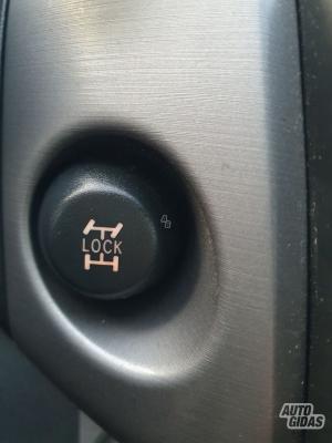 Black Toyota RAV4 2006 in Vilnius, with an engine capacity of 2.20 L and mileage of 300 thousand km for 4590 €, photo 21 on AUTOMOTO.COM.LV