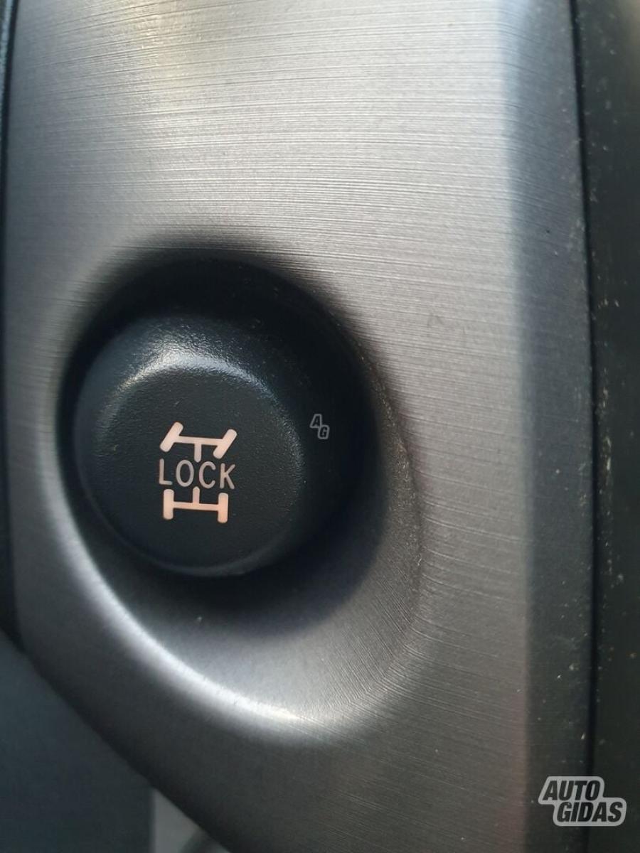 Black Toyota RAV4 2006 in Vilnius, with an engine capacity of 2.20 L and mileage of 300 thousand km for 4590 €, photo 21 on AUTOMOTO.COM.LV