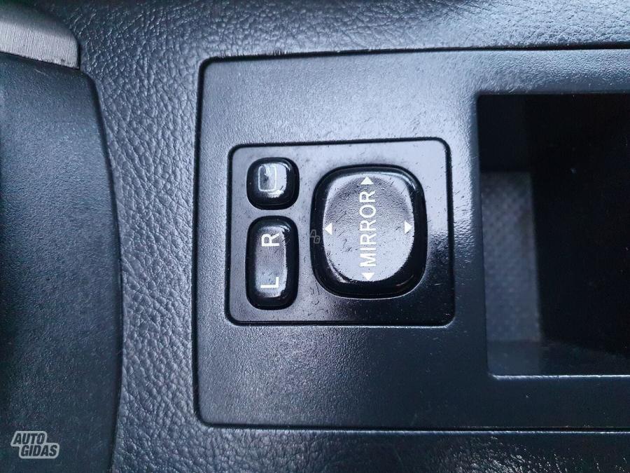 Black Toyota RAV4 2006 in Vilnius, with an engine capacity of 2.20 L and mileage of 300 thousand km for 4590 €, photo 22 on AUTOMOTO.COM.LV