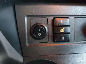 Black Toyota RAV4 2006 in Vilnius, with an engine capacity of 2.20 L and mileage of 300 thousand km for 4590 €, photo 23 on AUTOMOTO.COM.LV