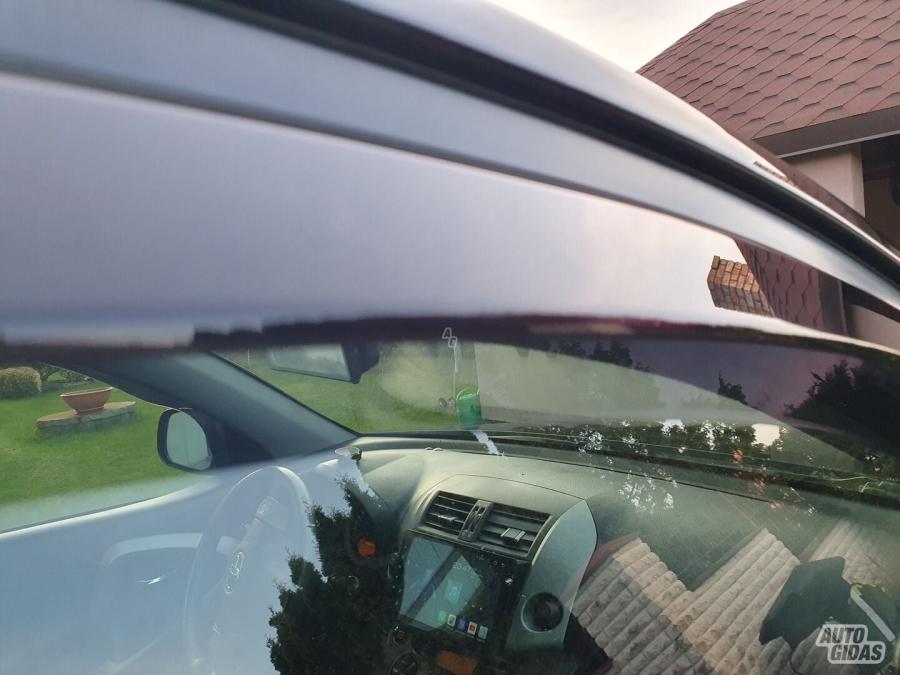 Black Toyota RAV4 2006 in Vilnius, with an engine capacity of 2.20 L and mileage of 300 thousand km for 4590 €, photo 24 on AUTOMOTO.COM.LV