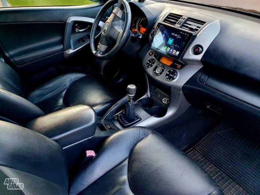 Black Toyota RAV4 2006 in Vilnius, with an engine capacity of 2.20 L and mileage of 300 thousand km for 4590 €, photo 25 on AUTOMOTO.COM.LV