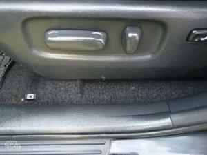 Black Toyota RAV4 2006 in Vilnius, with an engine capacity of 2.20 L and mileage of 300 thousand km for 4590 €, photo 31 on AUTOMOTO.COM.LV