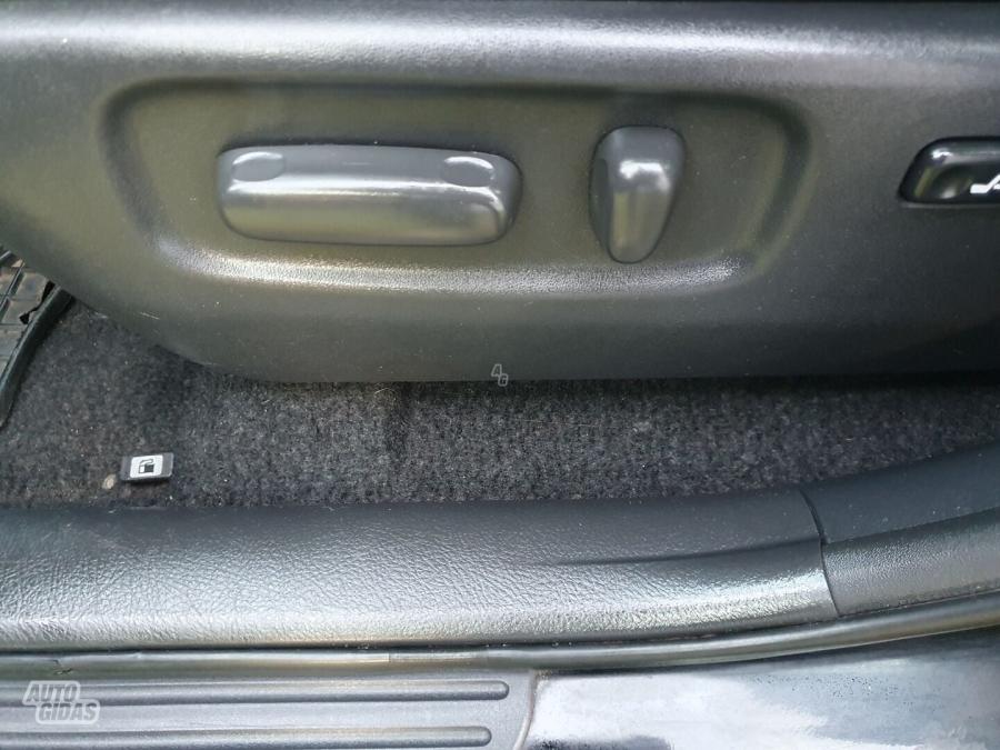 Black Toyota RAV4 2006 in Vilnius, with an engine capacity of 2.20 L and mileage of 300 thousand km for 4590 €, photo 31 on AUTOMOTO.COM.LV