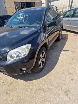 Melns Toyota RAV4 2006 Daugavpils, ar dzinēja tilpumu 2.20 L un nobraukumu 288 tūkst. km par 2000 €, foto 6 vietnē AUTOMOTO.COM.LV