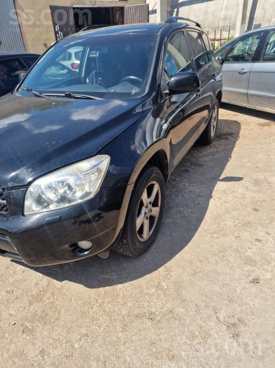 Melns Toyota RAV4 2006 Daugavpils, ar dzinēja tilpumu 2.20 L un nobraukumu 288 tūkst. km par 2000 €, foto 6 vietnē AUTOMOTO.COM.LV
