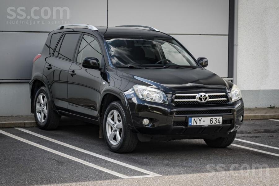 Black Toyota RAV4 2006 in Riga, with an engine capacity of 2.20 L and mileage of 0 thousand km for 4500 €, photo 4 on AUTOMOTO.COM.LV