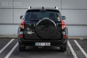 Black Toyota RAV4 2006 in Riga, with an engine capacity of 2.20 L and mileage of 0 thousand km for 4500 €, photo 6 on AUTOMOTO.COM.LV
