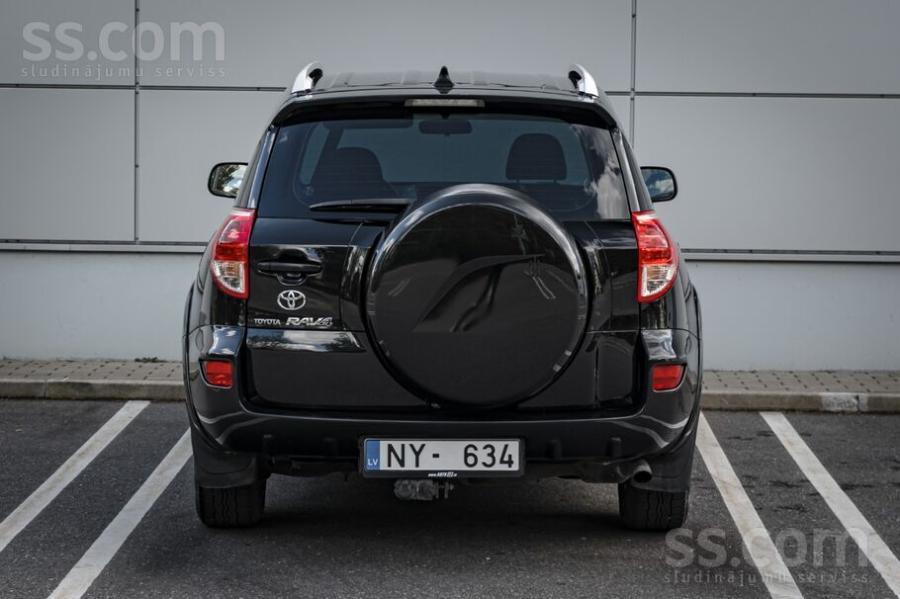 Black Toyota RAV4 2006 in Riga, with an engine capacity of 2.20 L and mileage of 0 thousand km for 4500 €, photo 6 on AUTOMOTO.COM.LV