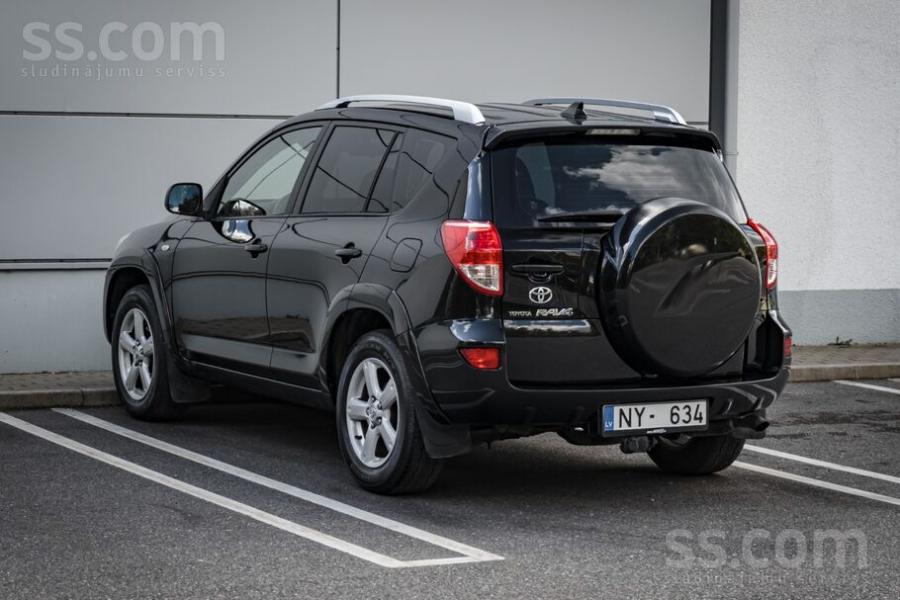 Black Toyota RAV4 2006 in Riga, with an engine capacity of 2.20 L and mileage of 0 thousand km for 4500 €, photo 7 on AUTOMOTO.COM.LV