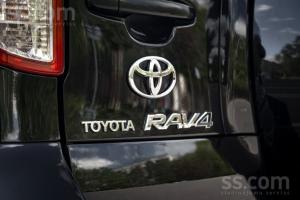 Black Toyota RAV4 2006 in Riga, with an engine capacity of 2.20 L and mileage of 0 thousand km for 4500 €, photo 8 on AUTOMOTO.COM.LV