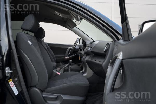 Black Toyota RAV4 2006 in Riga, with an engine capacity of 2.20 L and mileage of 0 thousand km for 4500 €, photo 9 on AUTOMOTO.COM.LV