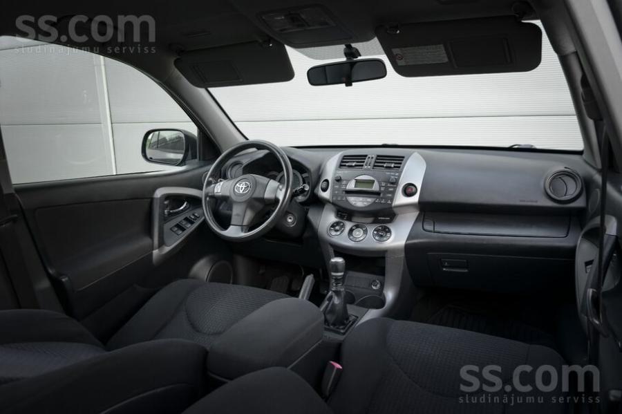 Black Toyota RAV4 2006 in Riga, with an engine capacity of 2.20 L and mileage of 0 thousand km for 4500 €, photo 13 on AUTOMOTO.COM.LV