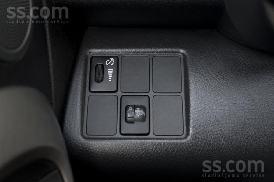 Black Toyota RAV4 2006 in Riga, with an engine capacity of 2.20 L and mileage of 0 thousand km for 4500 €, photo 15 on AUTOMOTO.COM.LV