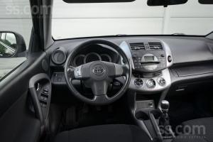 Black Toyota RAV4 2006 in Riga, with an engine capacity of 2.20 L and mileage of 0 thousand km for 4500 €, photo 16 on AUTOMOTO.COM.LV
