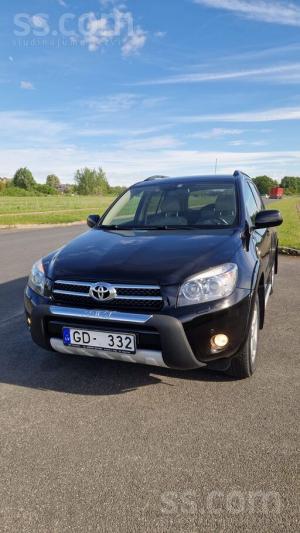 Melns Toyota RAV4 2006 Rīga, ar dzinēja tilpumu 2.20 L un nobraukumu 81 tūkst. km par 6950 €, foto  vietnē AUTOMOTO.COM.LV