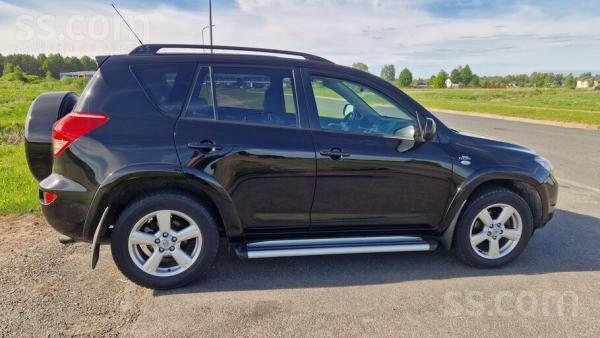 Black Toyota RAV4 2006 in Riga, with an engine capacity of 2.20 L and mileage of 81 thousand km for 6950 €, photo 2 on AUTOMOTO.COM.LV