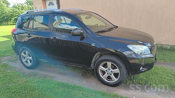 Black Toyota RAV4 2006 in Liepaja, with an engine capacity of 2.20 L and mileage of 324 thousand km for 4440 €, photo 2 on AUTOMOTO.COM.LV