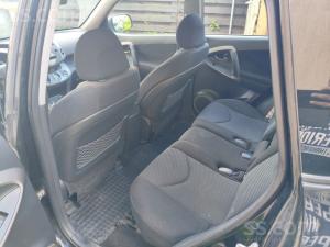 Black Toyota RAV4 2006 in Liepaja, with an engine capacity of 2.20 L and mileage of 324 thousand km for 4440 €, photo 7 on AUTOMOTO.COM.LV